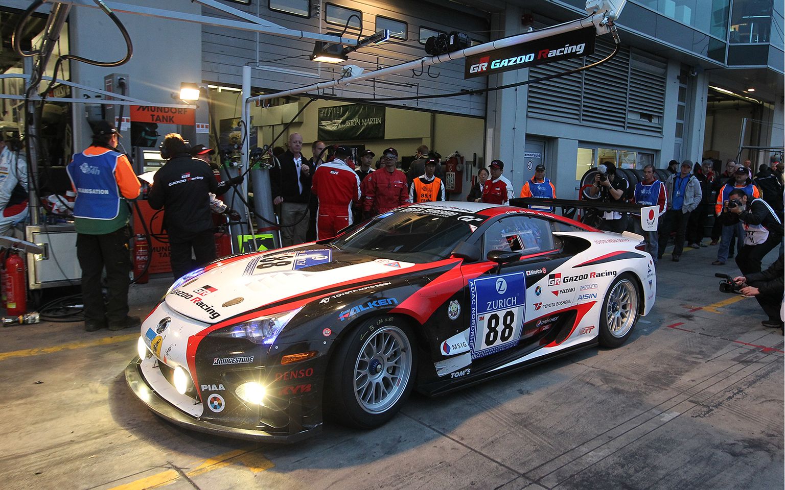 The Races / Discover the Global World of Lexus