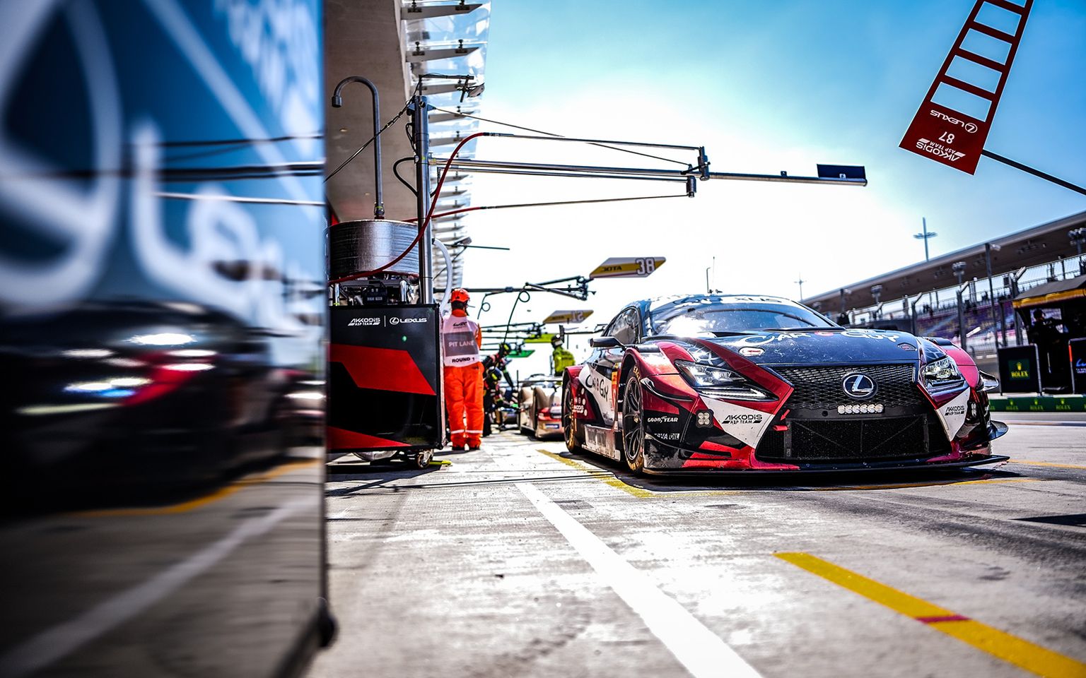 The Races / Discover the Global World of Lexus