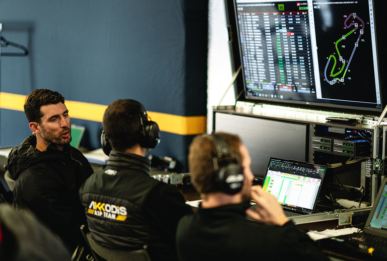 The Ultimate Laboratory for engineering / Discover the Global World of ...